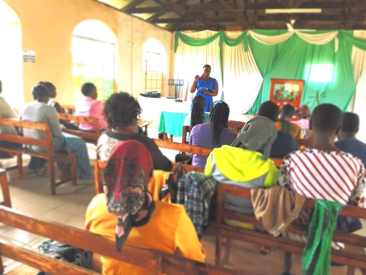 Women Willing to Help Each Other in Kenya | Healing Hands International